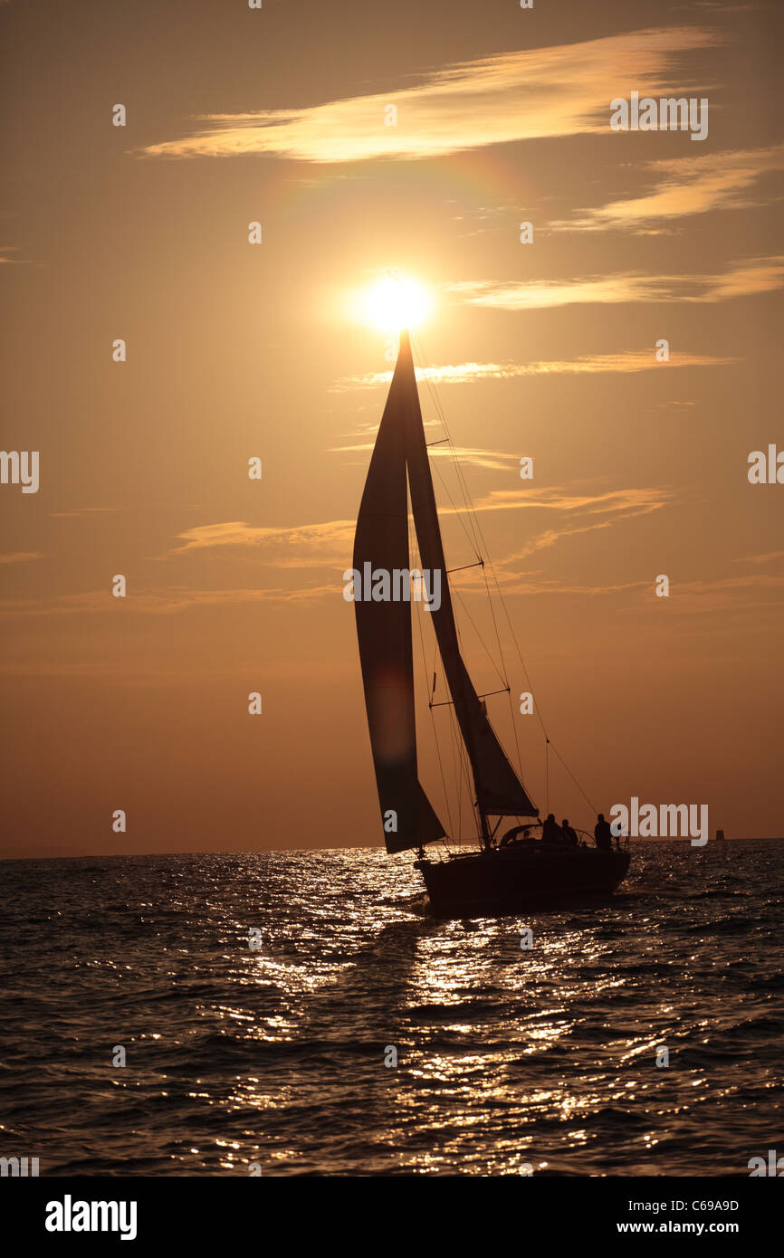Boat silhouette against setting sun hi-res stock photography and images ...
