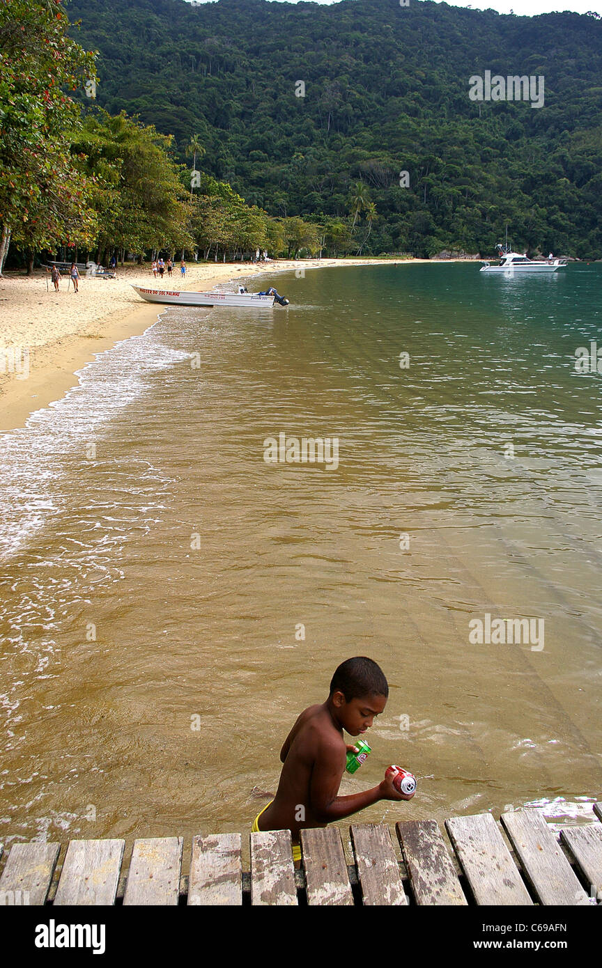 Child island hi-res stock photography and images - Alamy