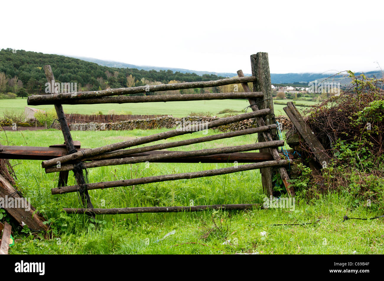 Rickety Log Gate in Green Field - Spain Stock Photo - Alamy