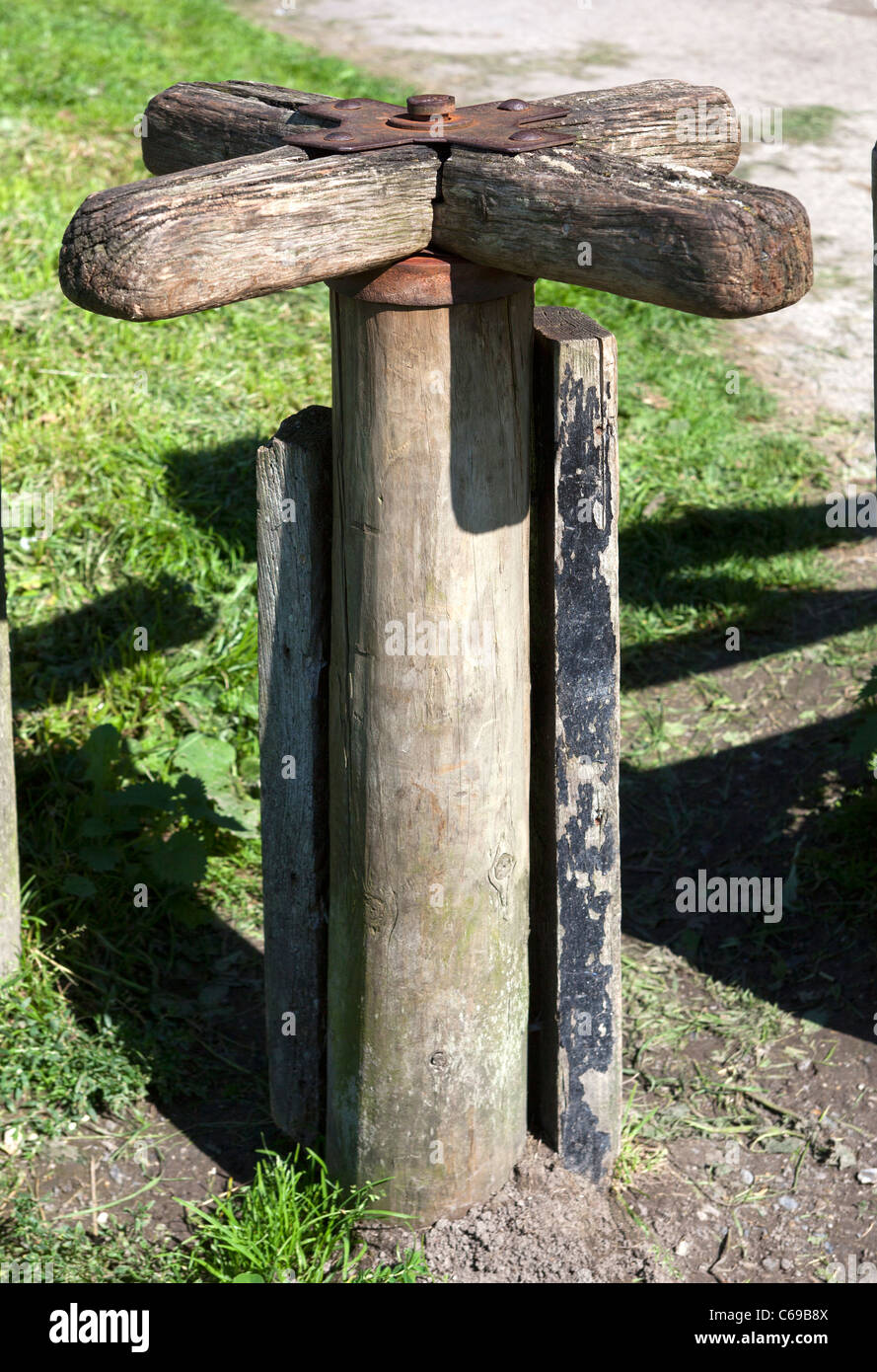 Old Wooden Turnstile between Alton Barnes and Alton Priors Village ...