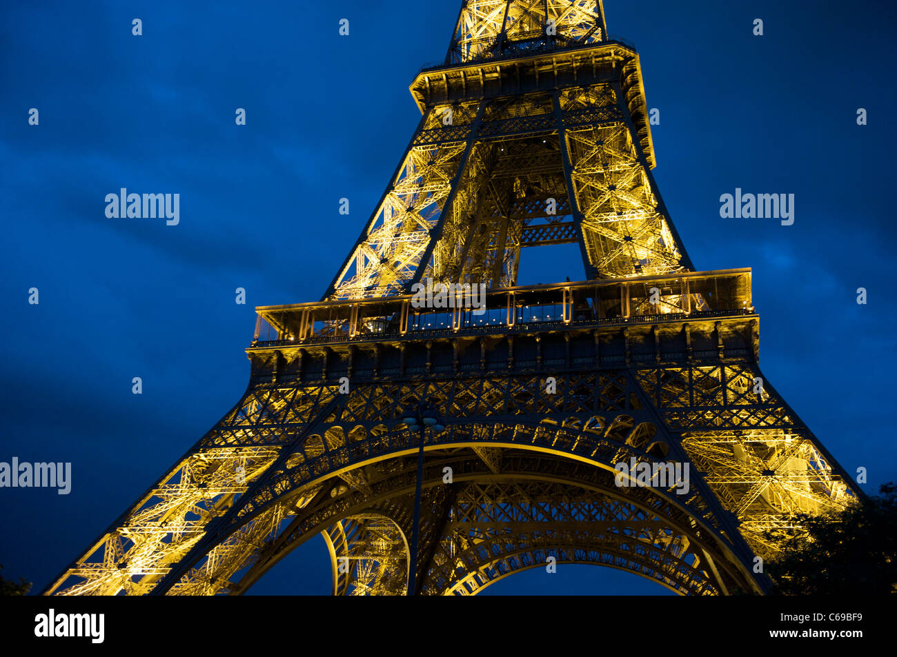 Paris sky hi-res stock photography and images - Alamy