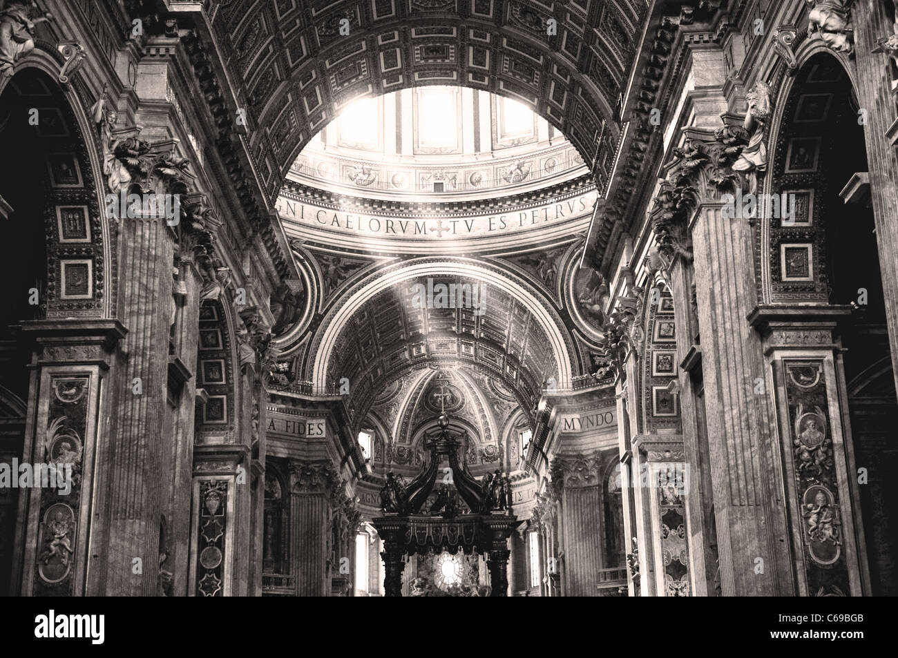 Basilica san pietro roma interior hi-res stock photography and images ...