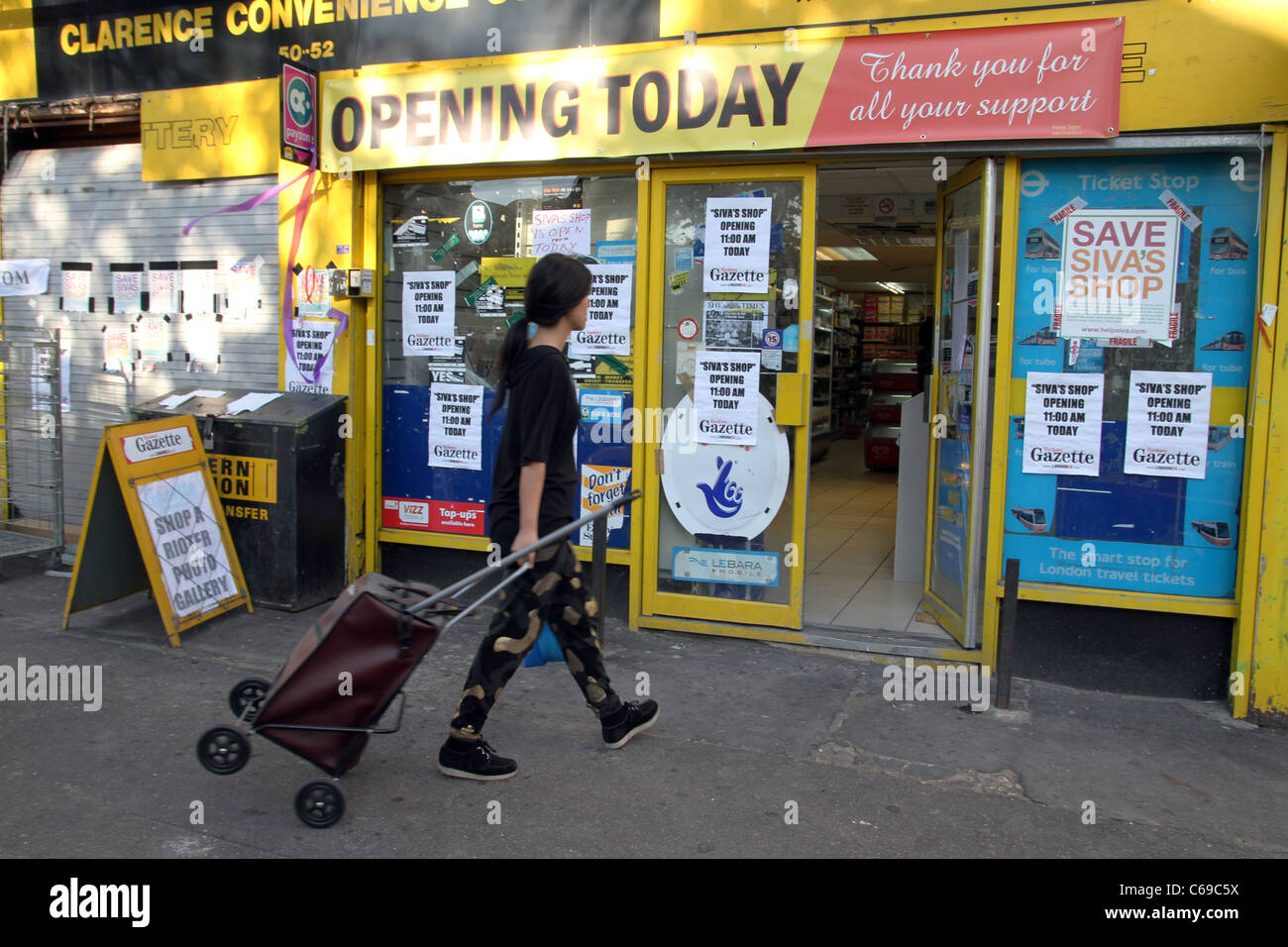 Hackney london riots 2011 hi-res stock photography and images - Alamy