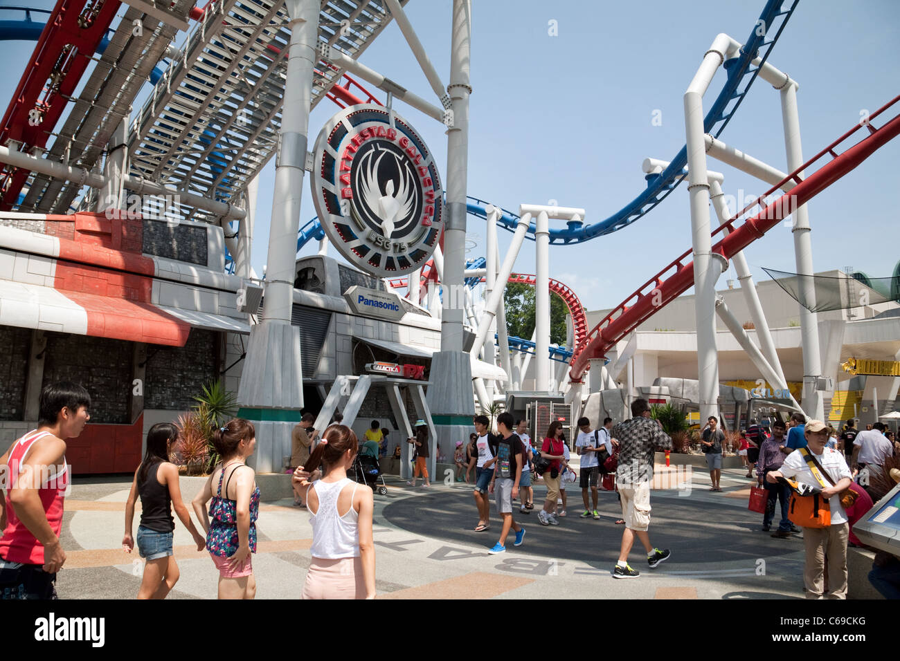 The "Battlestar Galactica" roller coaster ride in Sci-Fi world ...