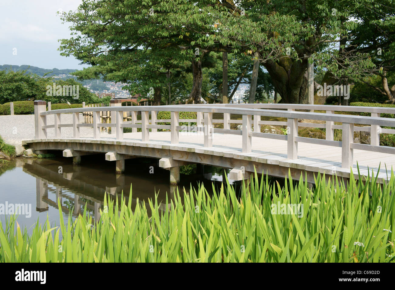 Japanese wooden bridge hi-res stock photography and images - Alamy
