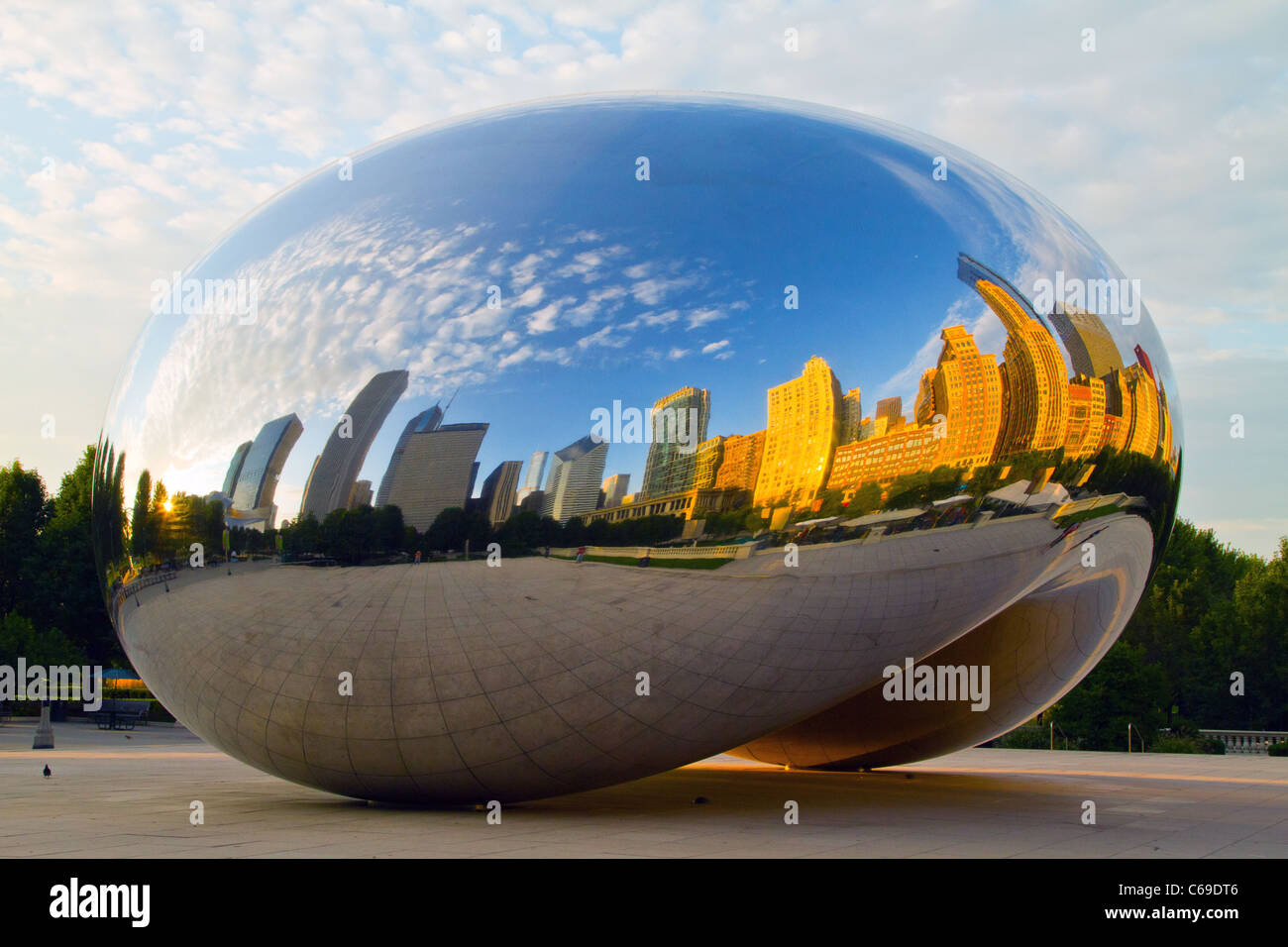 Morning image of the Chicago Cloud Gate with reflection of golden ...