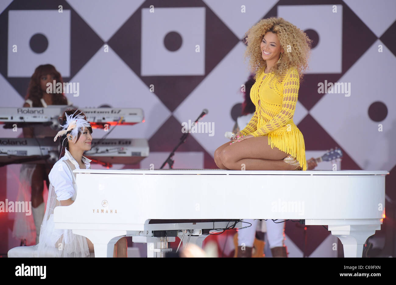 Beyonce Knowles on stage for Good Morning America (GMA) Summer Concert ...