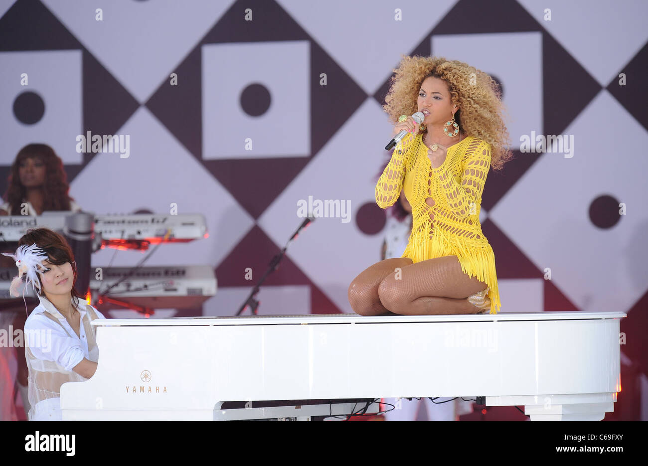 Beyonce Knowles on stage for Good Morning America (GMA) Summer Concert ...