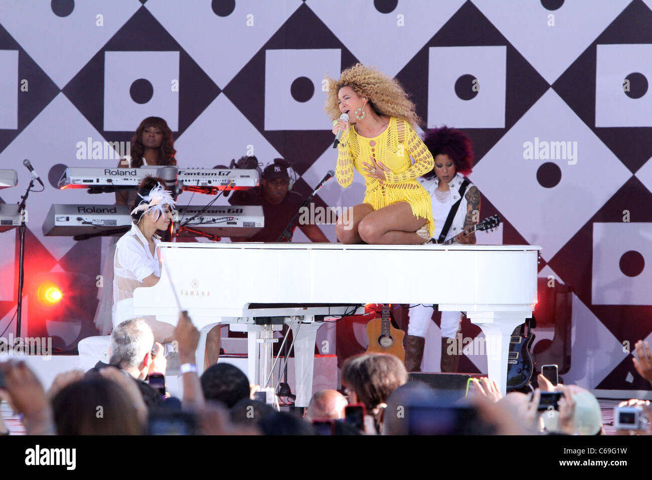 Beyonce Knowles at talk show appearance for Good Morning America (GMA ...