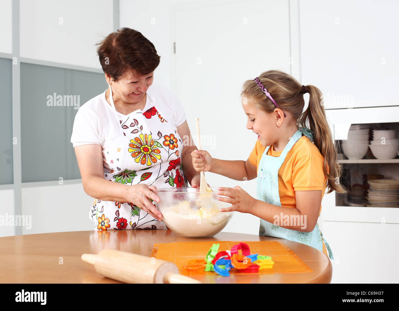 Granny baking cookies hi-res stock photography and images - Alamy