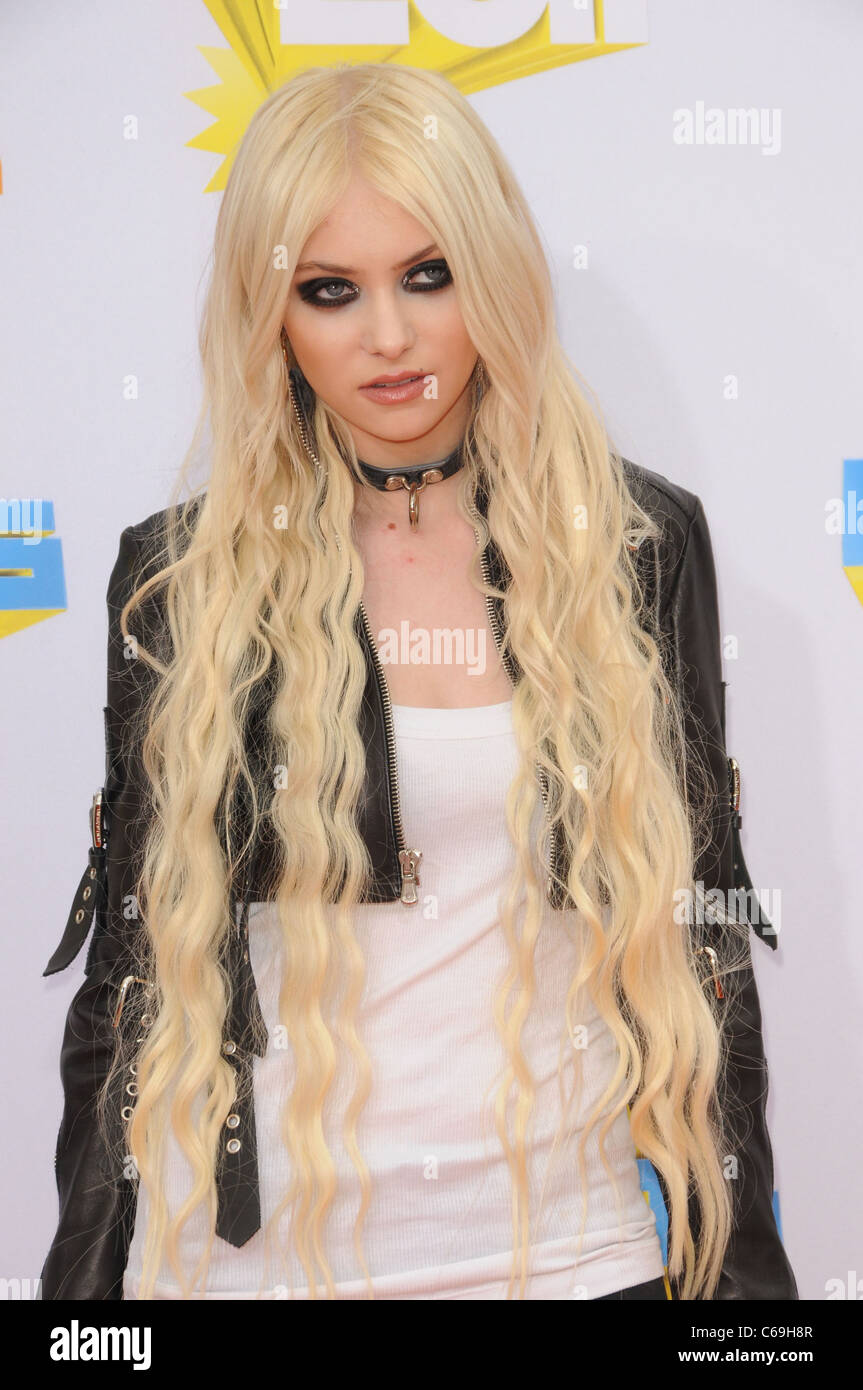 Taylor Momsen at arrivals for NICKELODEON'S 24th Annual Kids' Choice ...