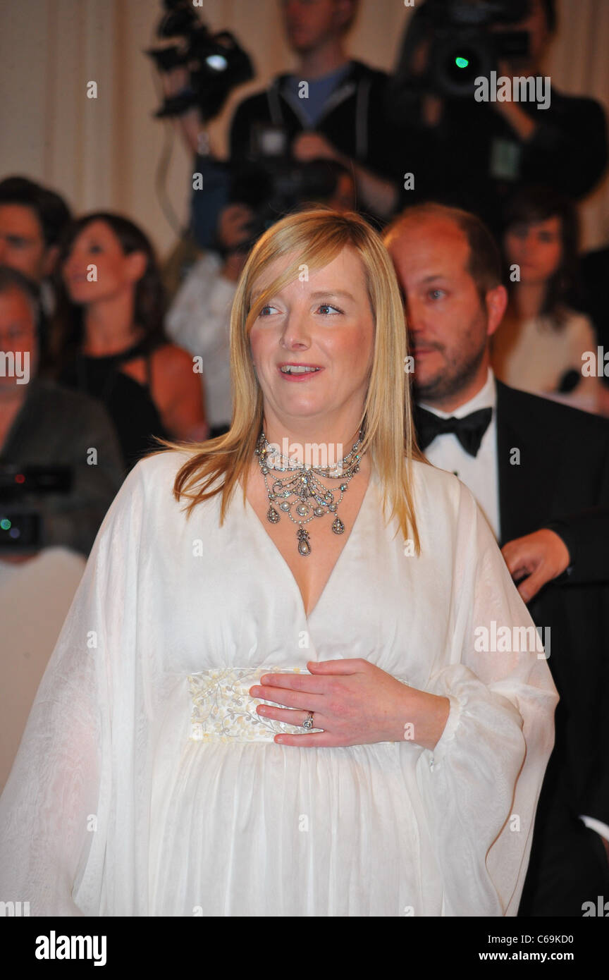 Sarah burton arrivals alexander mcqueen hi-res stock photography and ...