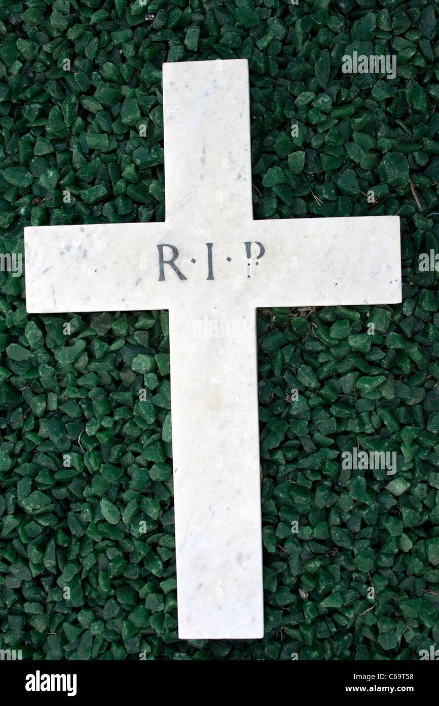 Gravestone rip hi-res stock photography and images - Alamy