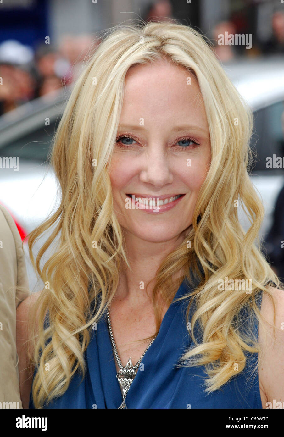 Anne heche mr poppers penguins premiere hi-res stock photography and ...