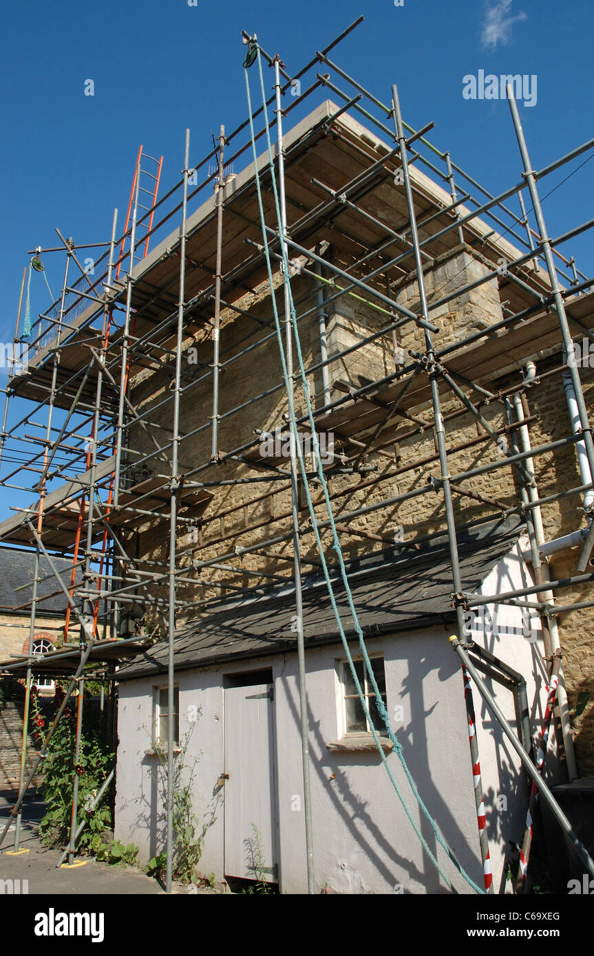 Scaffolding Around Home High Resolution Stock Photography and Images ...