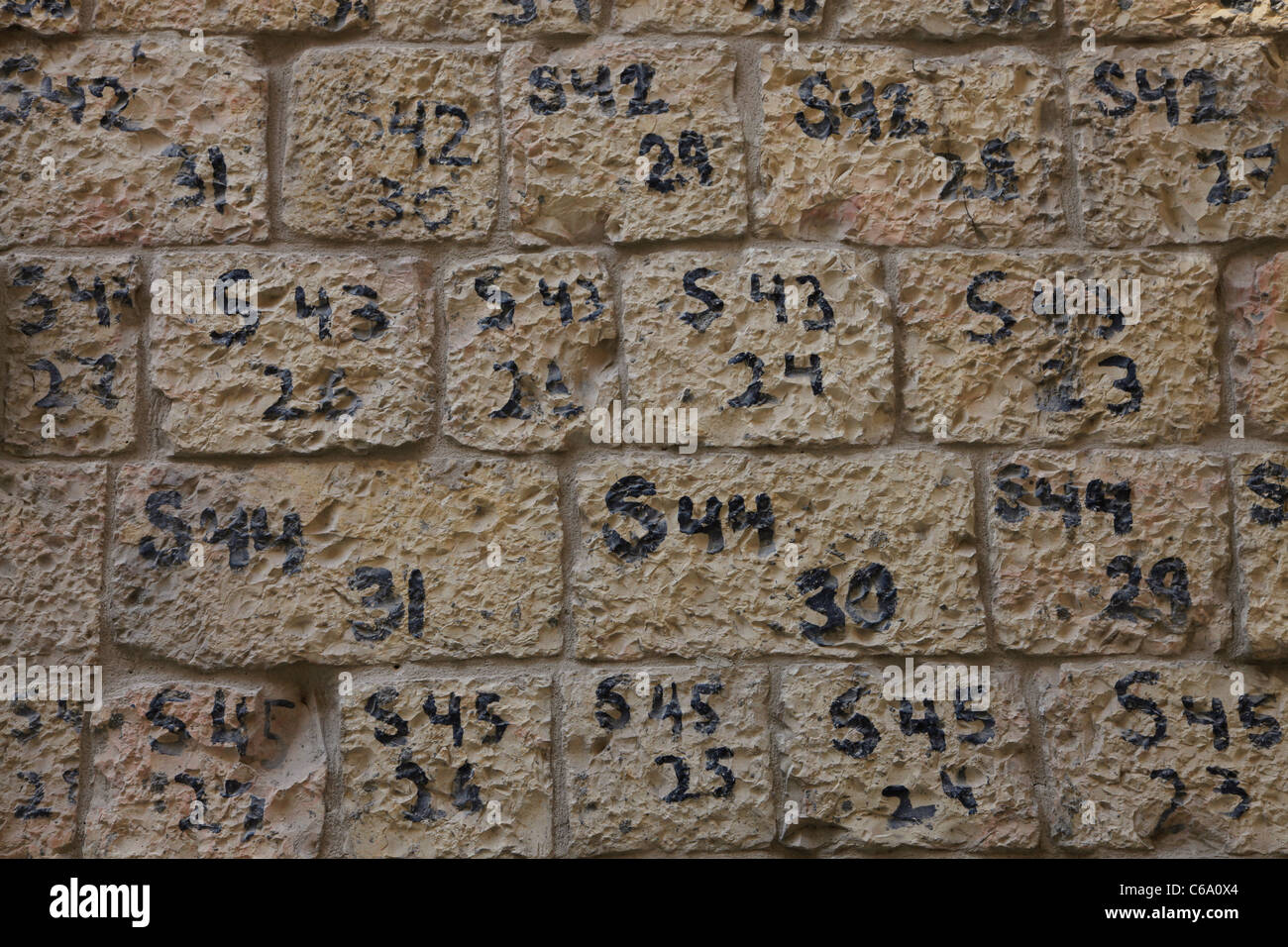 Gate numbers hi-res stock photography and images - Alamy