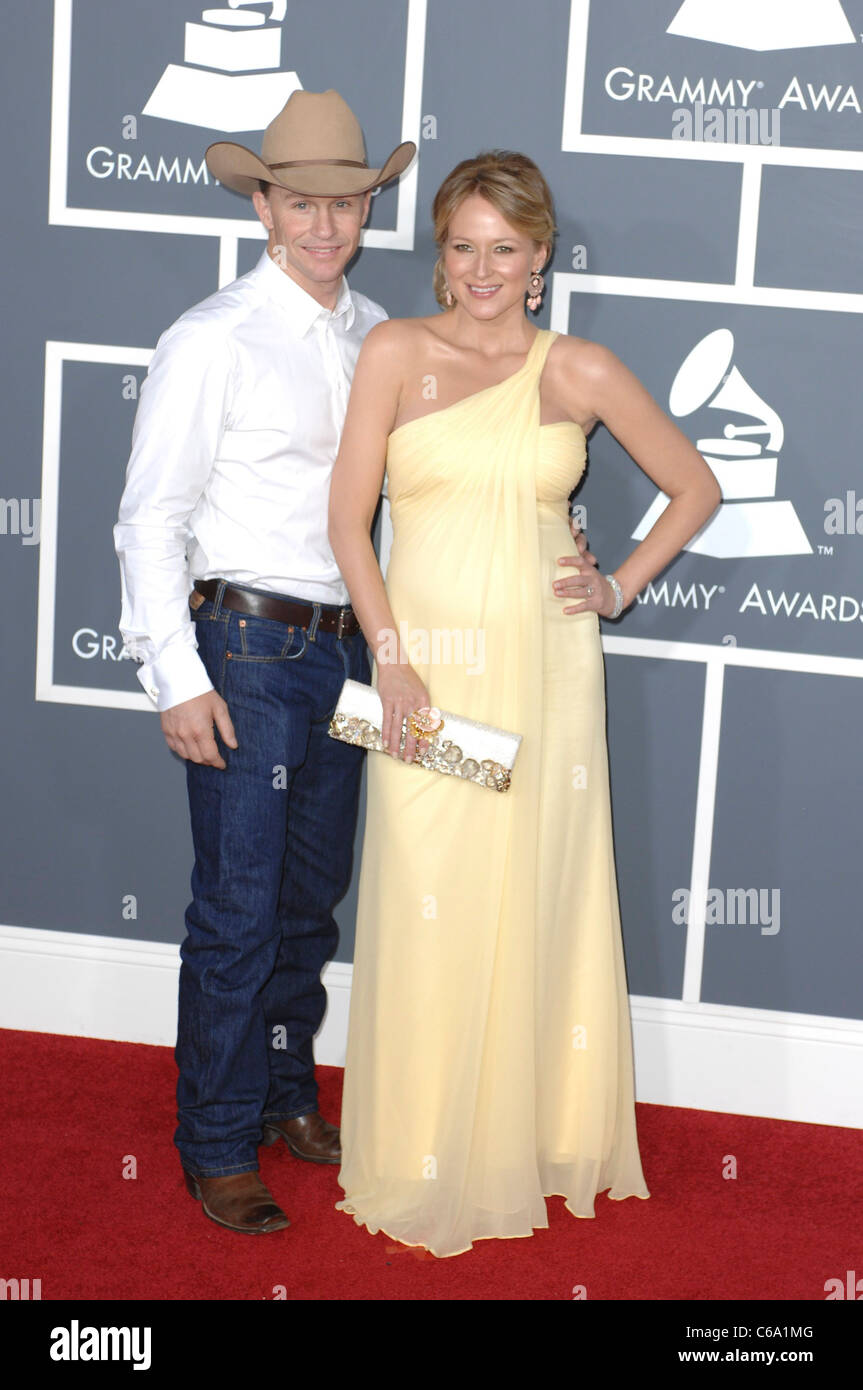 Jewel, Ty Murray at arrivals for The 53rd Annual GRAMMY Awards, Staples ...