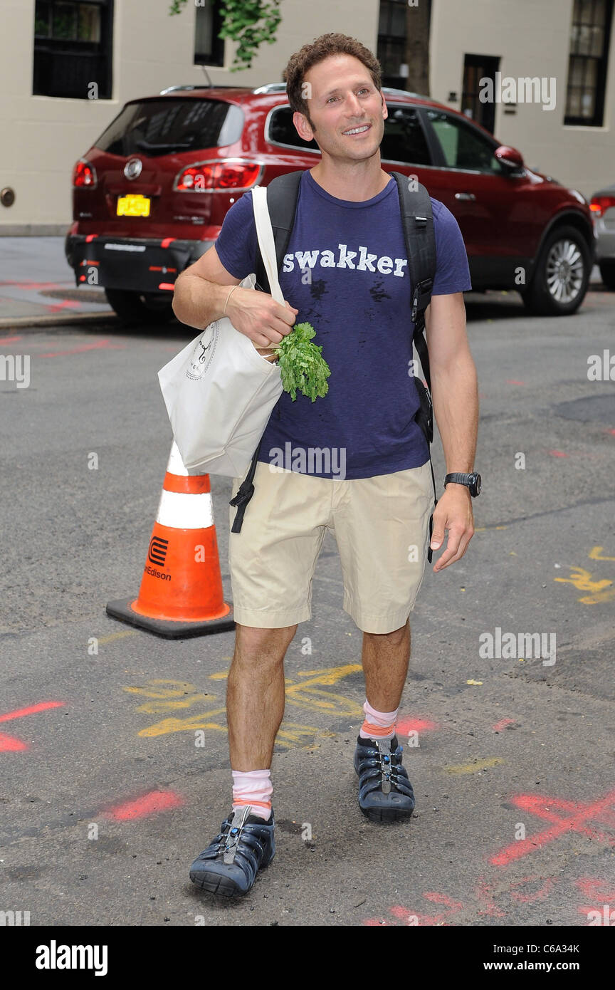 Mark Feuerstein, leaves his Upper East Side apartment out and about for ...