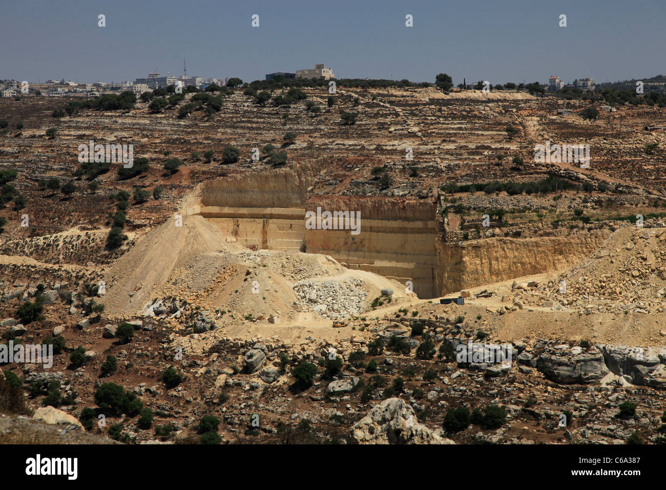 Limestone quarry middle east hi-res stock photography and images - Alamy