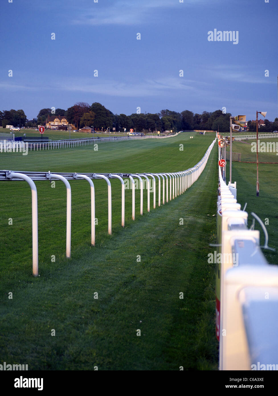 Epsom downs horse race track hi-res stock photography and images - Alamy