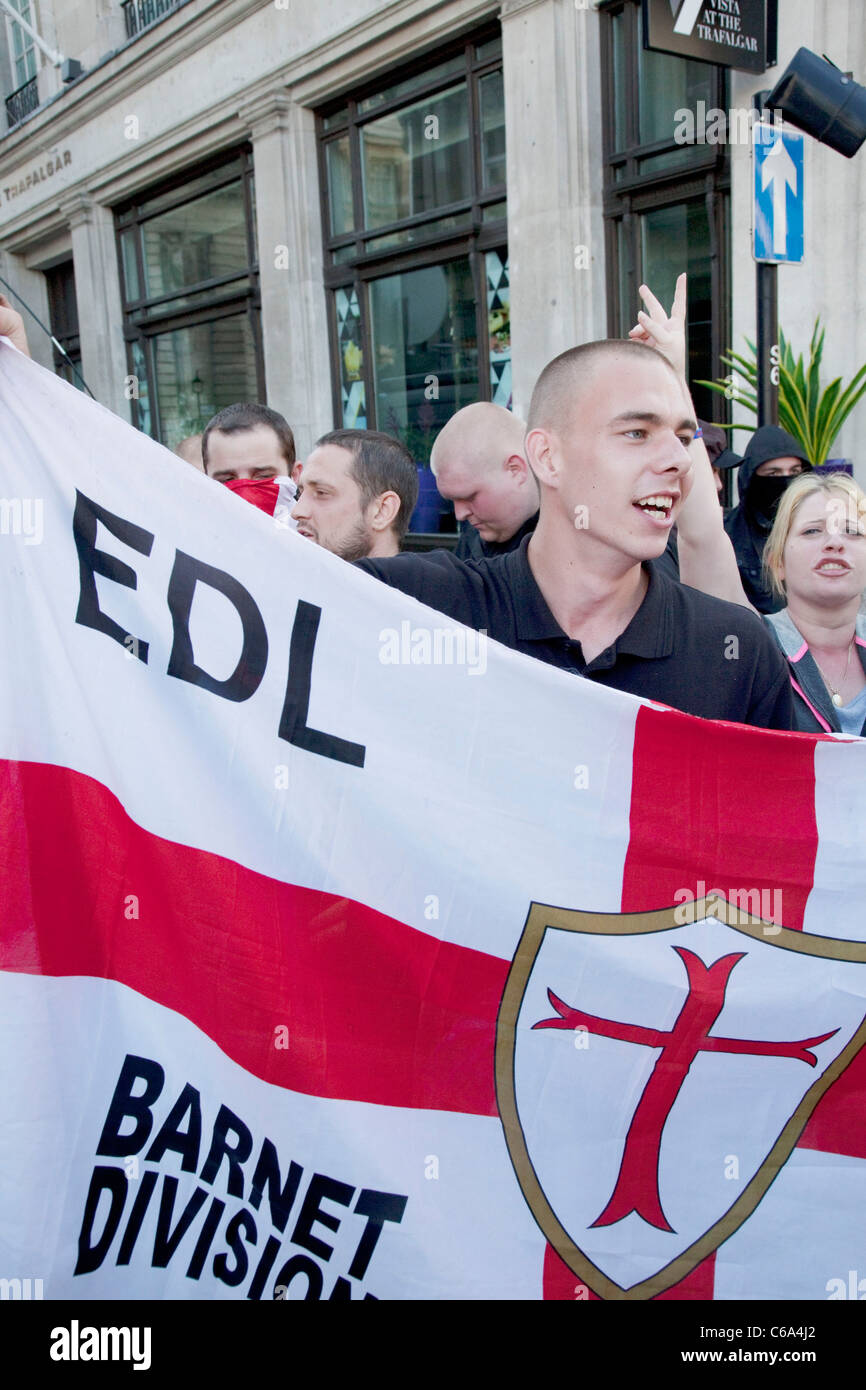 As Palestinians demonstrate in central London members of the EDL ...