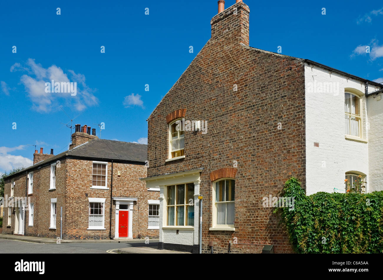 Typical yorkshire terraced houses hi-res stock photography and images ...