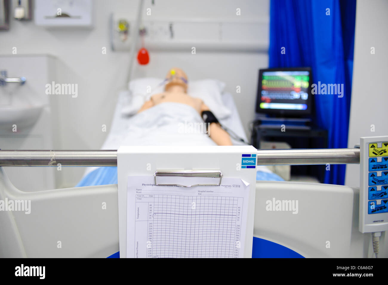 dummy patient mannequin in hospital bed Stock Photo - Alamy