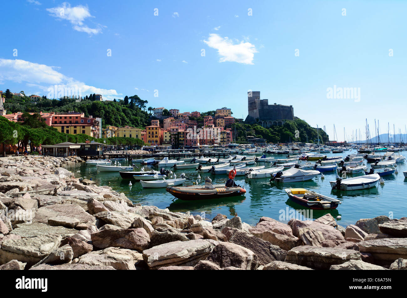 Colored houses of Lerici and the Castle overlooking the harbour, La ...