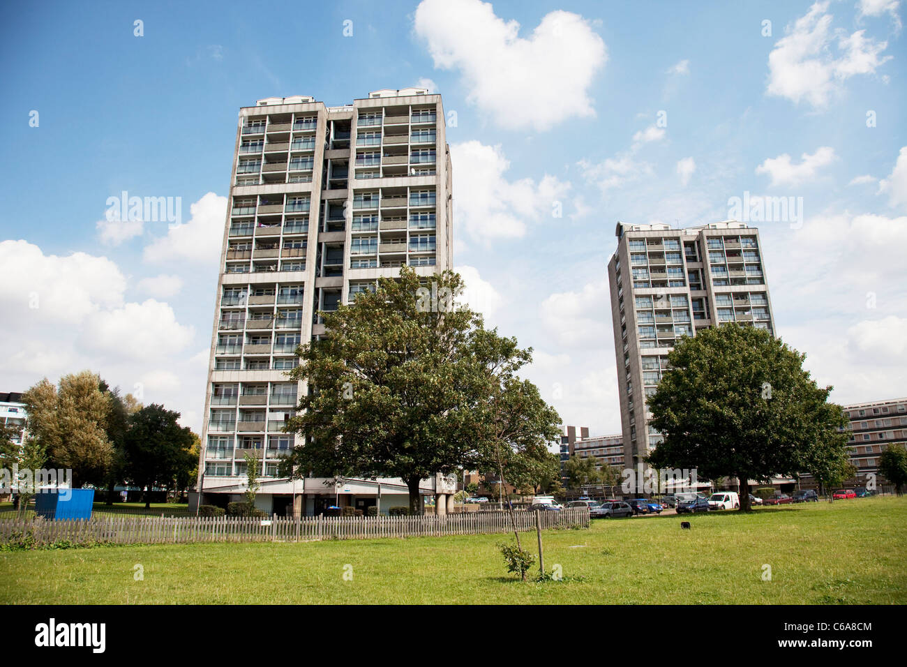 London tower blocks housing hi-res stock photography and images - Alamy