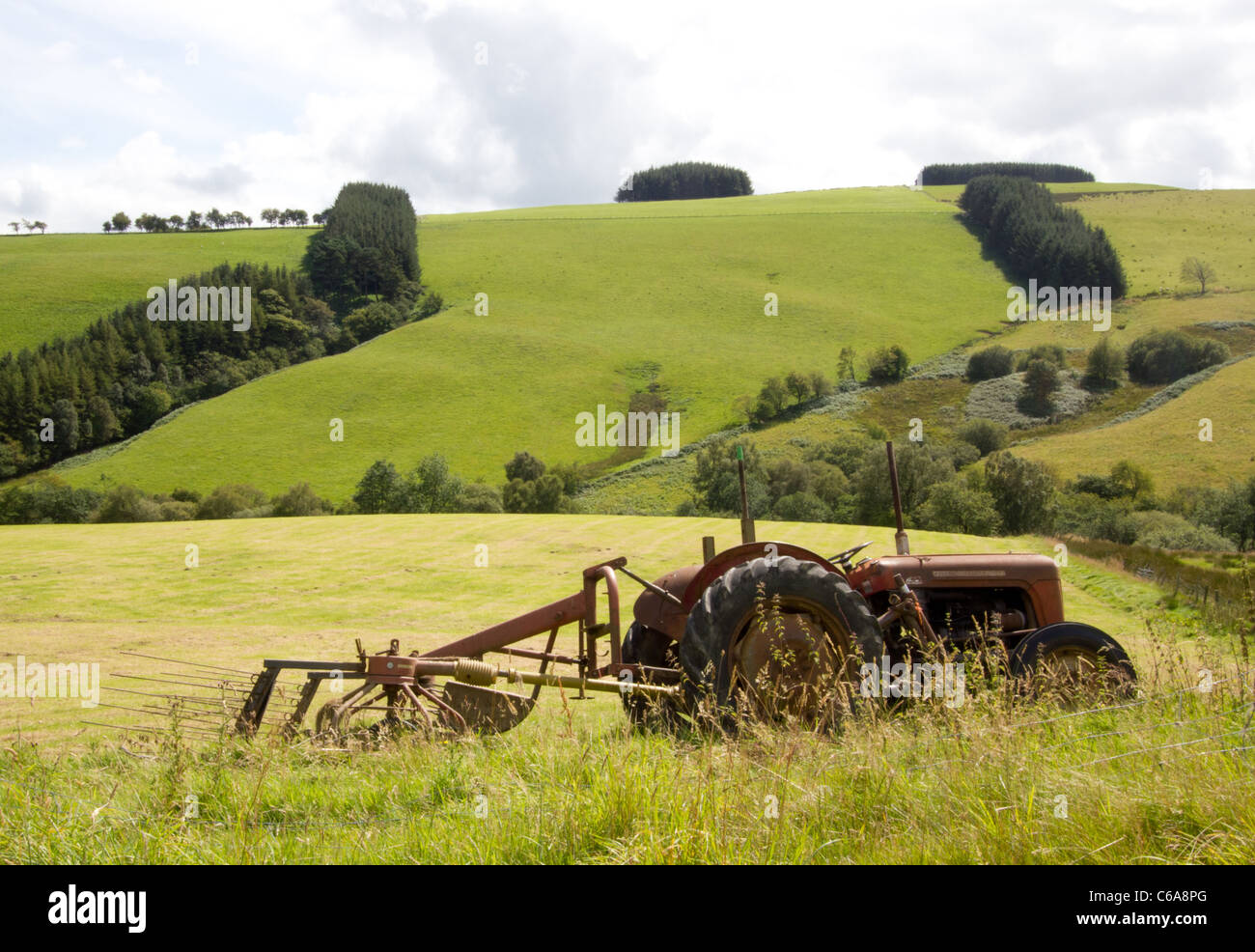 Rusty Massey Ferguson 35 tractor Stock Photo - Alamy