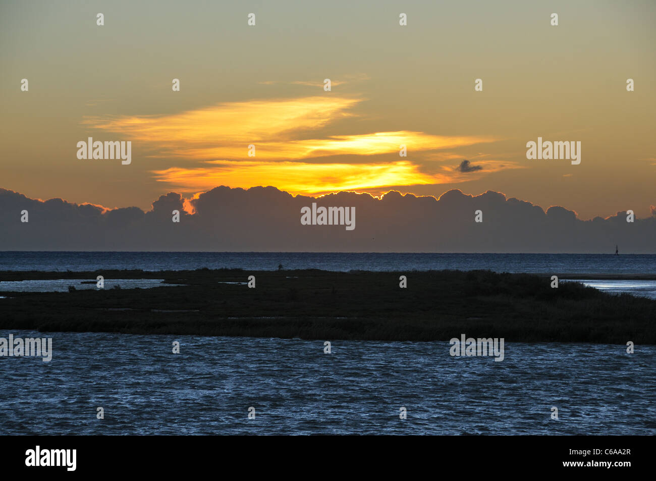 Level with sun above horizon hi-res stock photography and images - Alamy