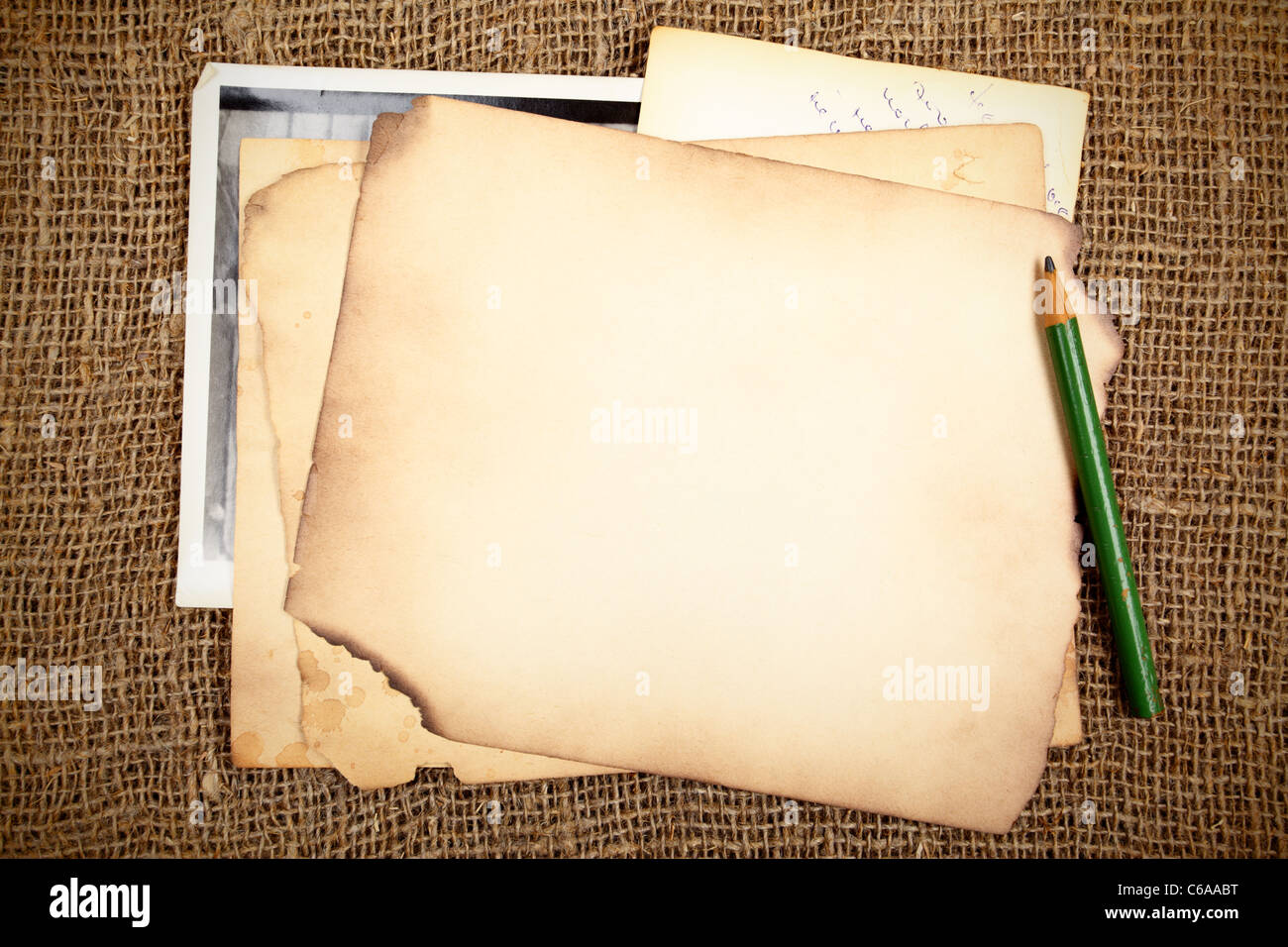Stack of old photos vintage hi-res stock photography and images - Alamy