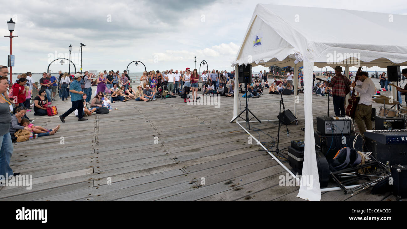 Audience being entertained hi-res stock photography and images - Alamy