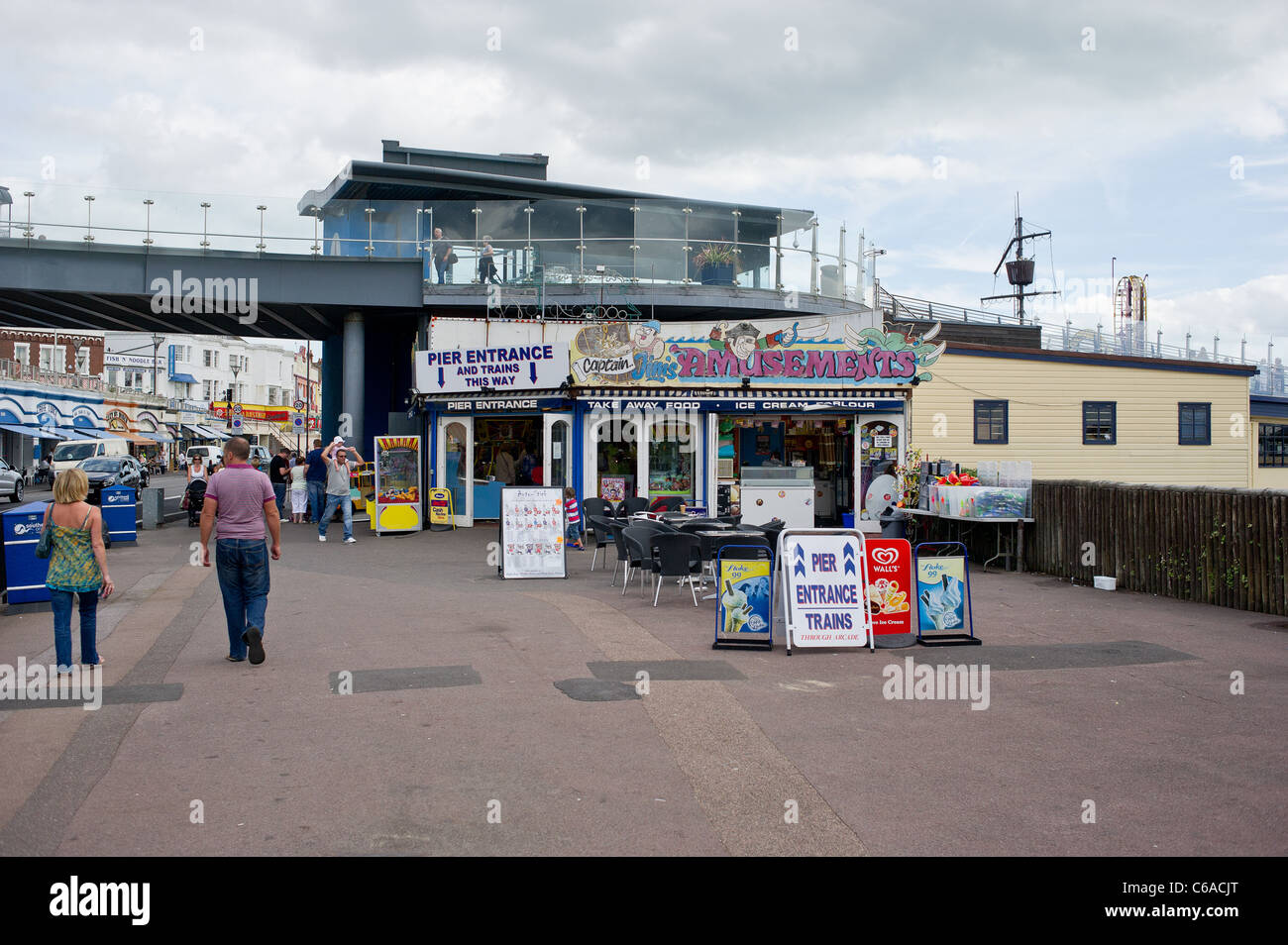Building signs hi-res stock photography and images - Alamy