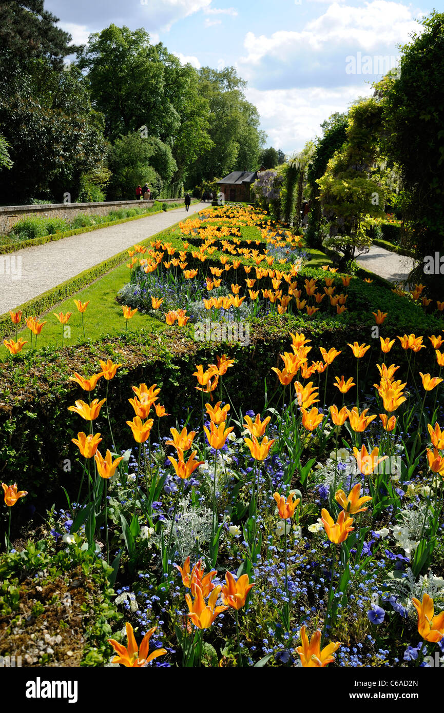 Paris park in spring hi-res stock photography and images - Alamy