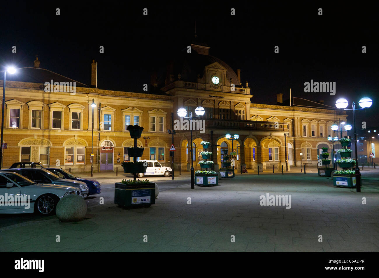 Deserted railway hi-res stock photography and images - Alamy