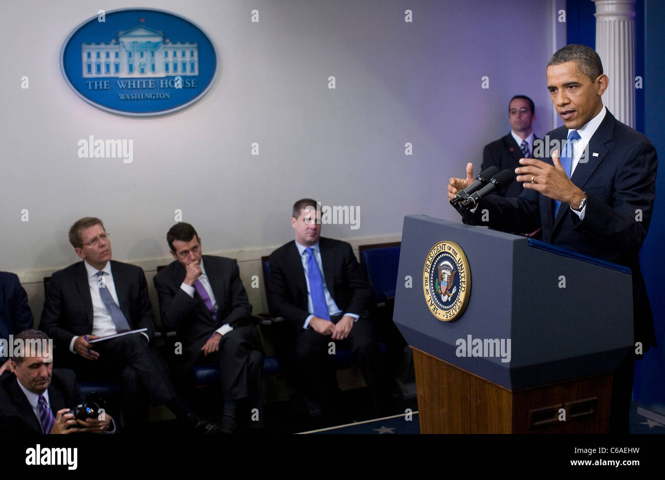 President Barack Obama speaks to the Press in the White House Press ...