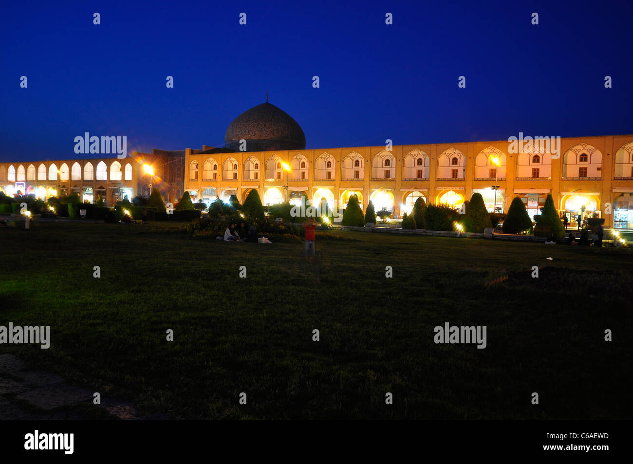 A view of Sheikh Lotf Allah Mosque in Imam Square (shah Square ...
