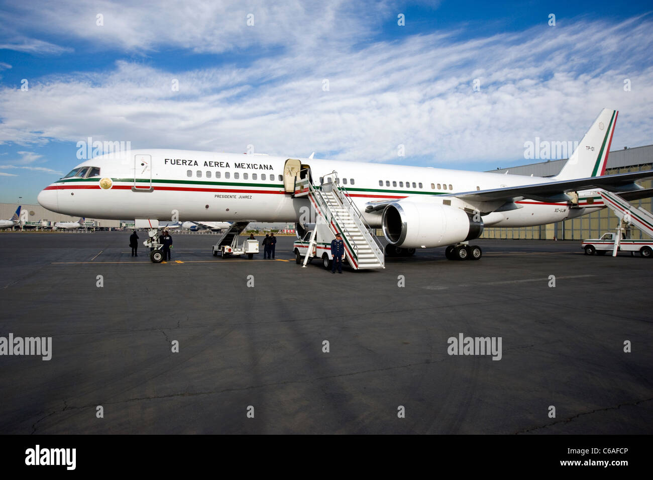 Presidential jet mexico city airport hi-res stock photography and ...