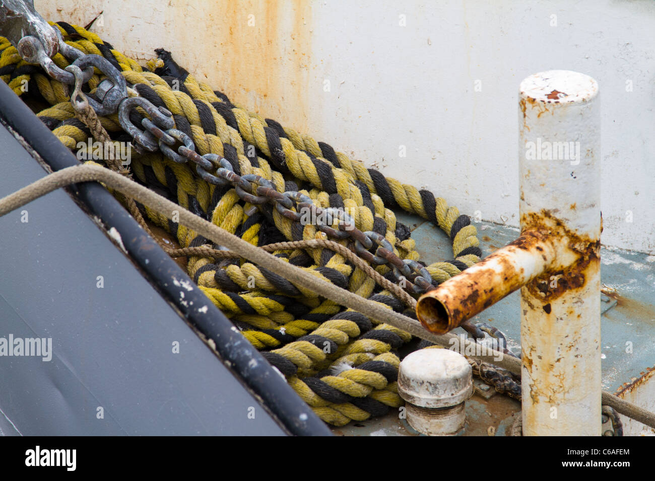 Detail of ropes in boat Stock Photo - Alamy