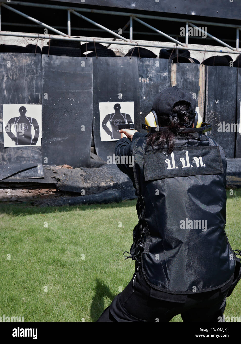 Woman gun. Thailand armed paramilitary female at a gun target range ...