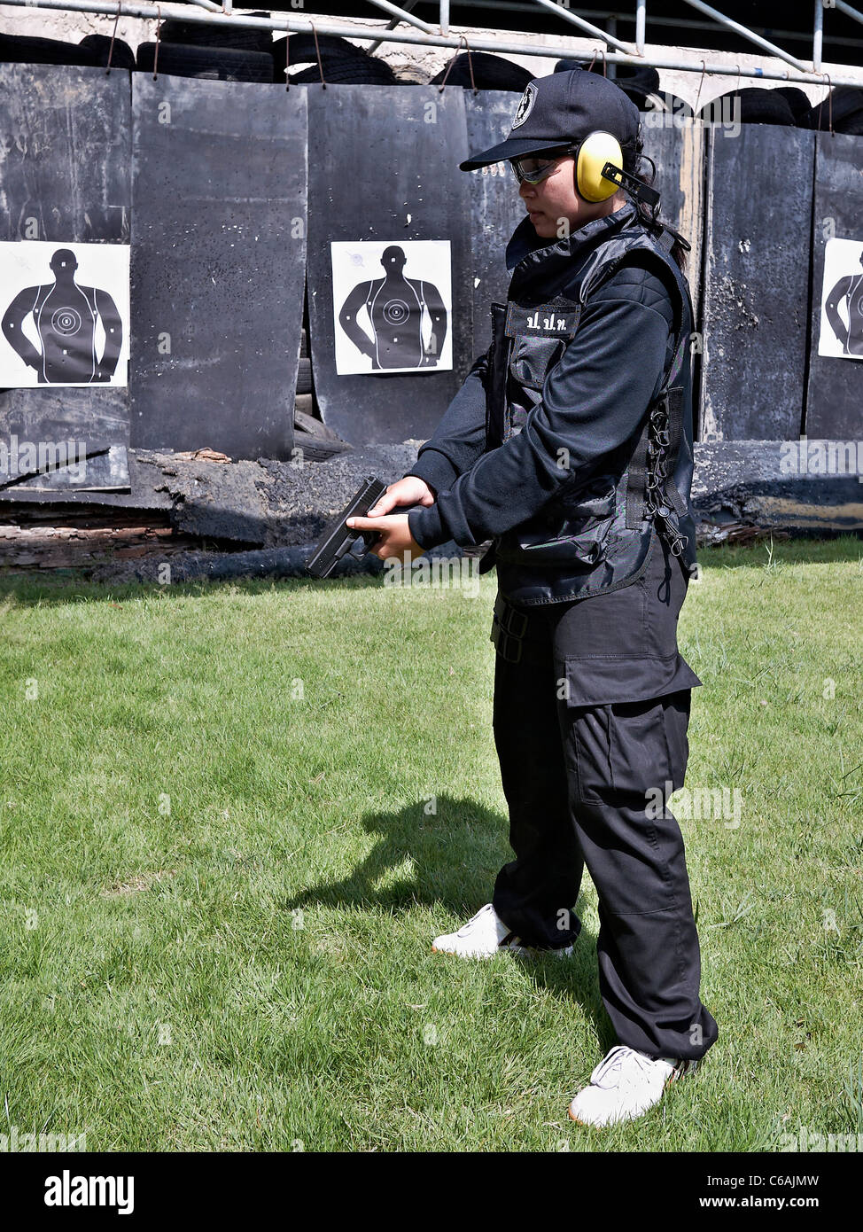 Woman gun. Thailand armed paramilitary female at a gun target range ...