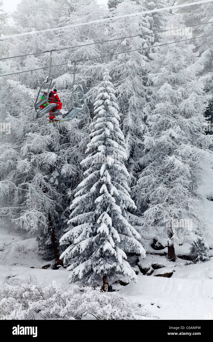 Ski lift snow covered hi-res stock photography and images - Alamy