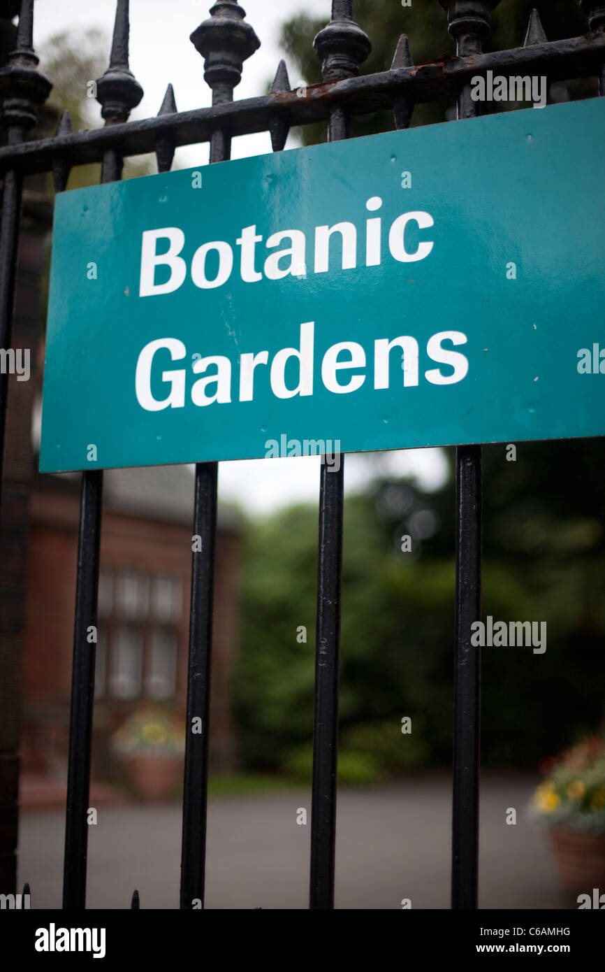 Glasgow Botanic Gardens sign Stock Photo - Alamy