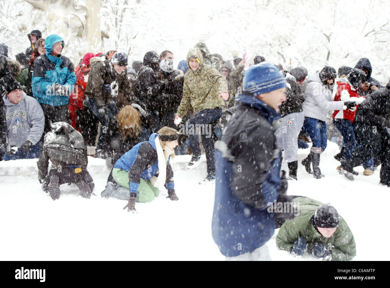 Hundreds of people turn up at Dupont Circle for a giant snowball fight ...