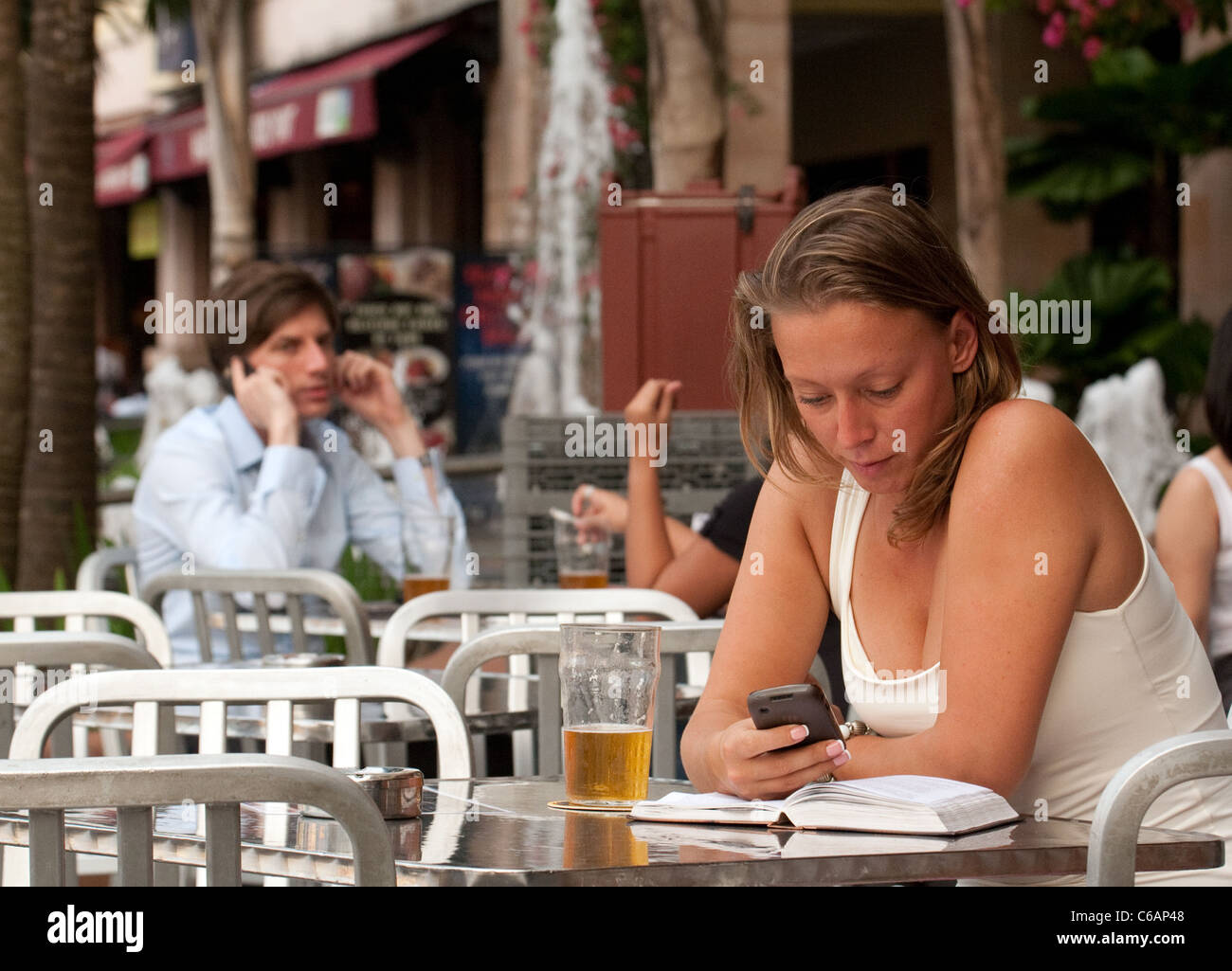 Cafe pub hi-res stock photography and images - Alamy