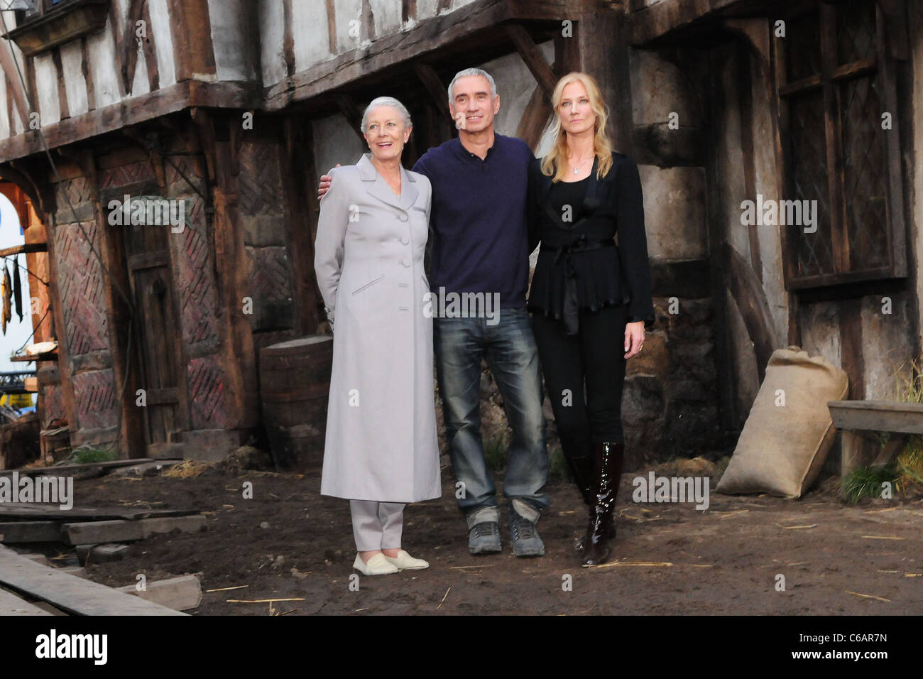Roland emmerich on set hi-res stock photography and images - Alamy