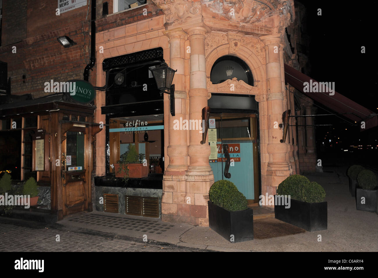 Clint Eastwood takes a group of friends and family for dinner at ...