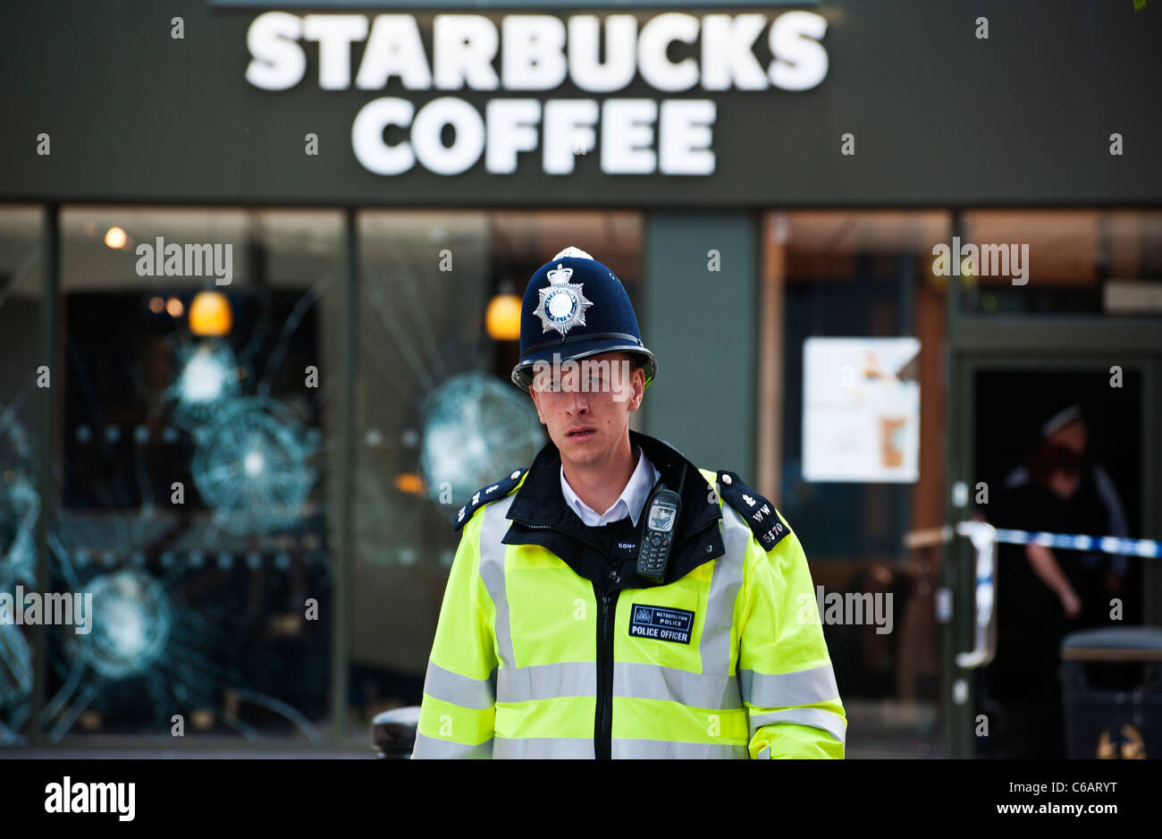 Police man guarding a Starbucks cafe on St John's Road, Clapham ...