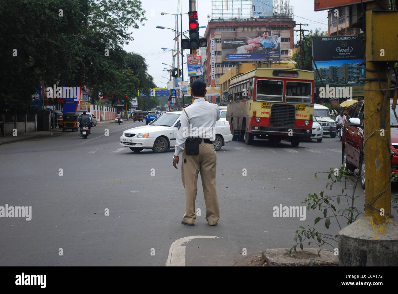 Traffic police signal hi-res stock photography and images - Alamy
